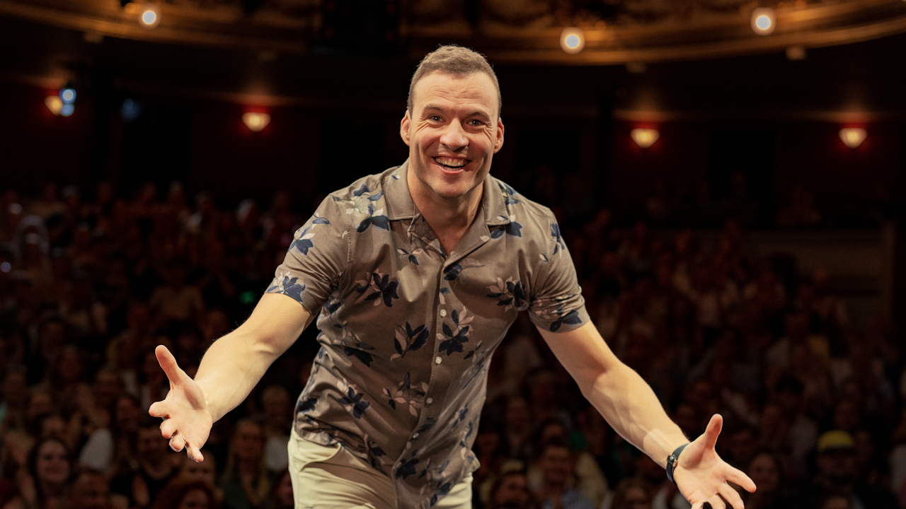 En stor aften med Simon Talbot | Se showet her | TV 2 Play