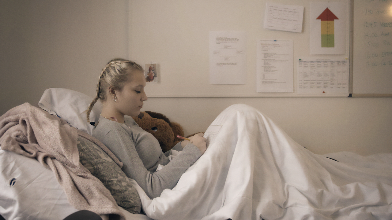 Pigerne på psyk | Se dokumentaren her | TV 2 Play